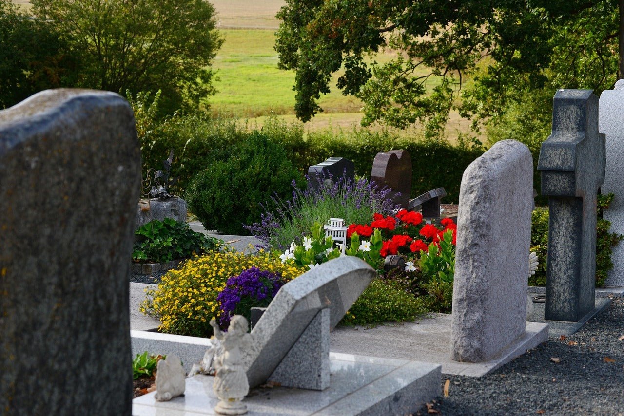 Traditional Burial vs. Cremation | Funeral.com, Inc.
