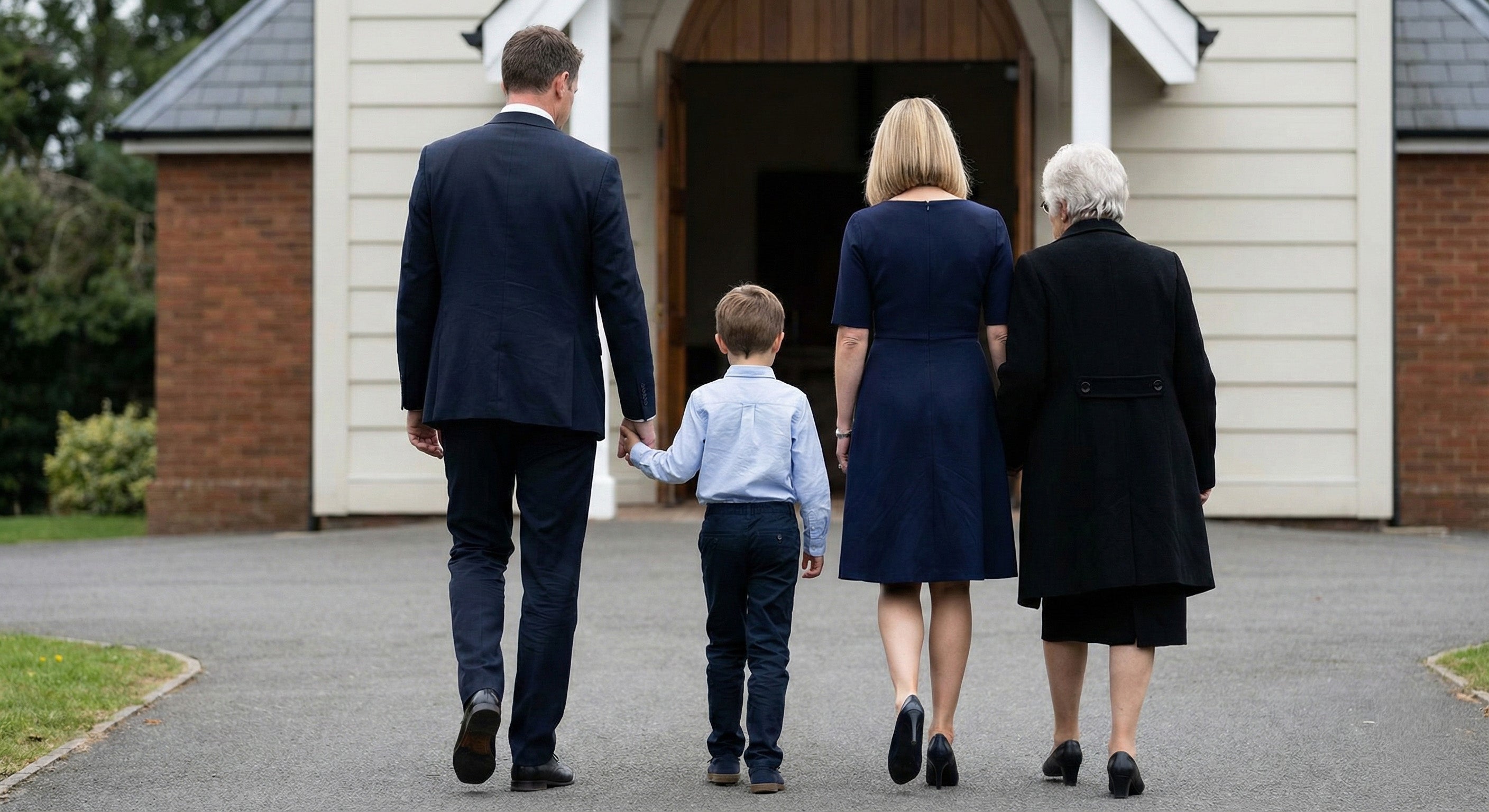 What to Wear to a Funeral: Dress Code Basics for Men, Women & Kids ...